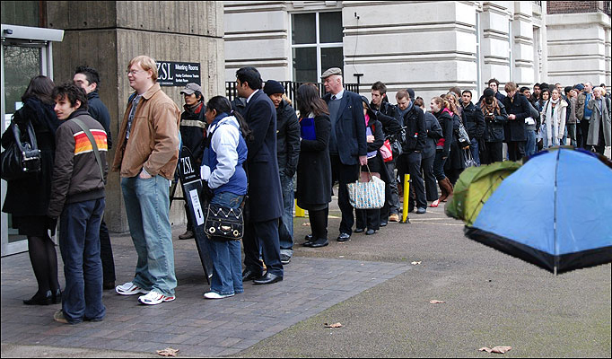 Record Queues Already Forming Of People Waiting For Off-Licenses To Re ...